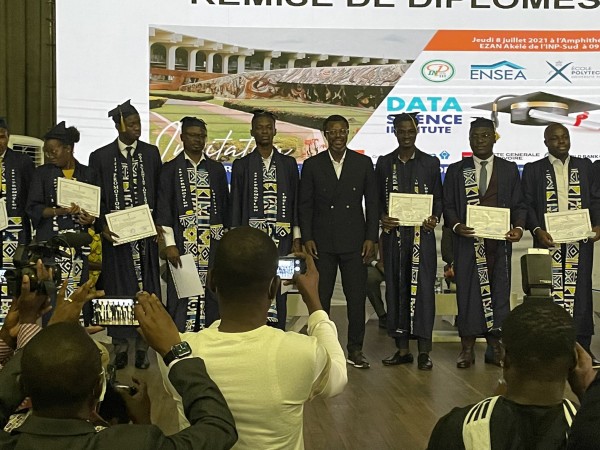 Remise de diplôme à la 1ère promotion de « Data Science Institute » de ...