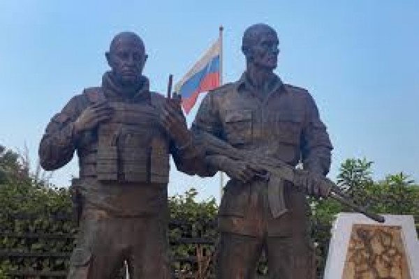Centrafrique : Une statue à l'effigie de Prigojine, fondateur de Wagner ...
