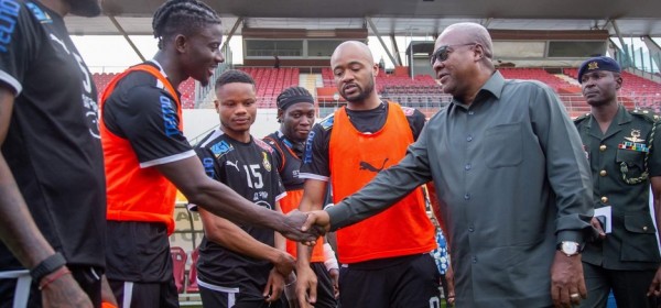 Ghana : Mondial 2026, Mahama rend une visite surprise aux Black Stars ...