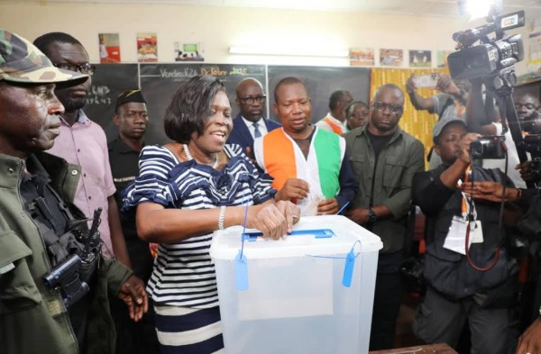 Côte d'Ivoire : Cocody, Simone Gbagbo après avoir voté « je suis très ...